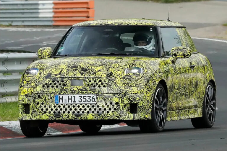 新型BMW MINI F66は大型センター一本出しマフラーで進化！ | BMWとオープンカー、2台持ちは大変でした/GOCCHI