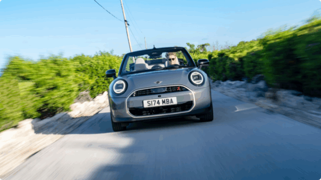 2025年型 MINI JCW コンバーチブル F67 試乗記：進化のポイント | BMWとオープンカー、2台持ちは大変でした/GOCCHI