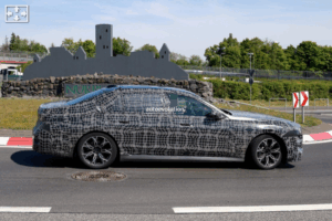 BMW 7シリーズ G70 LCIモデルをスクープ：外装・内装を徹底分析 | BMWとオープンカー、2台持ちは大変でした/GOCCHI