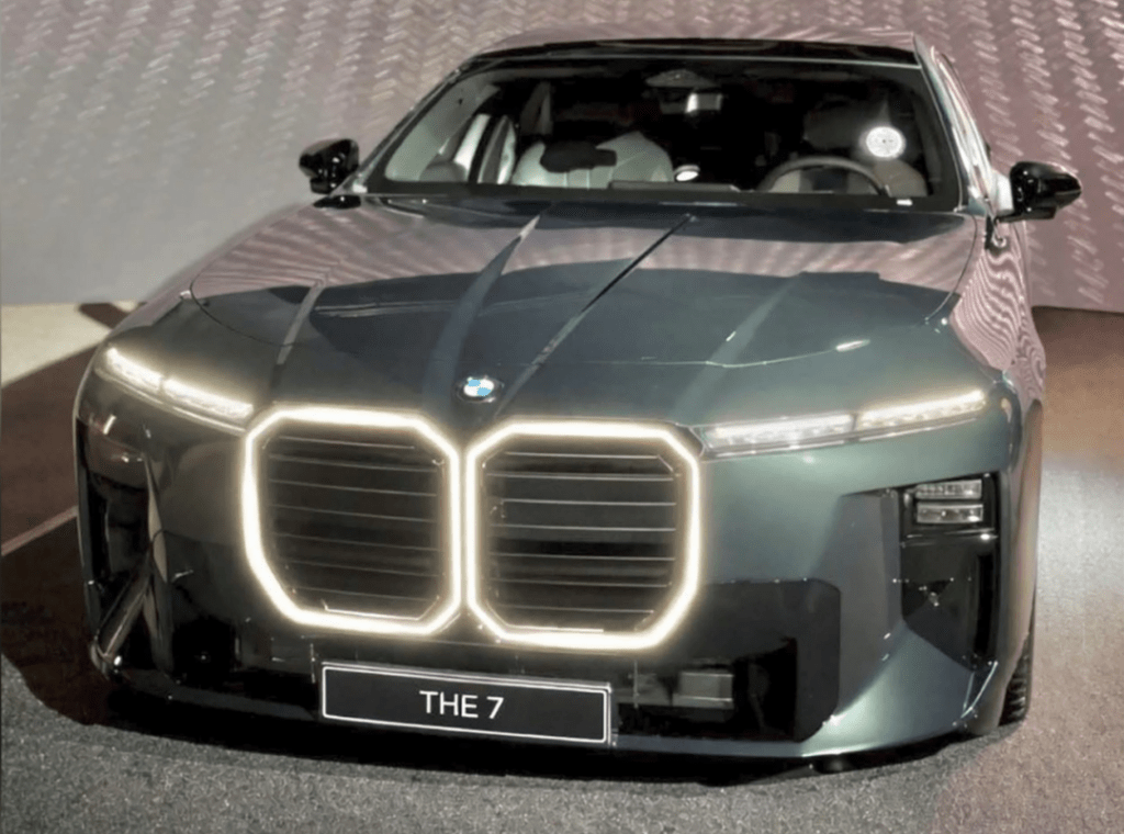 2027年BMW 7シリーズ G70 LCIの変更点とは？新型グリルと装備進化を解説 | BMWとオープンカー、2台持ちは大変でした/GOCCHI