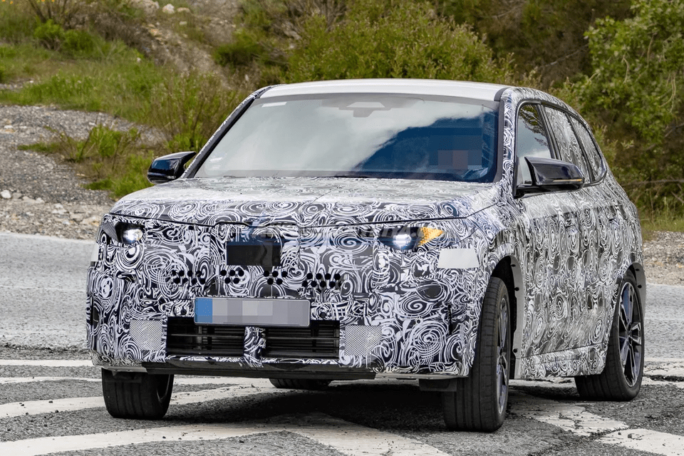 BMW X1 U11 M40をスクープ｜M35i後継の進化を考察 | BMWとオープンカー、2台持ちは大変でした/GOCCHI